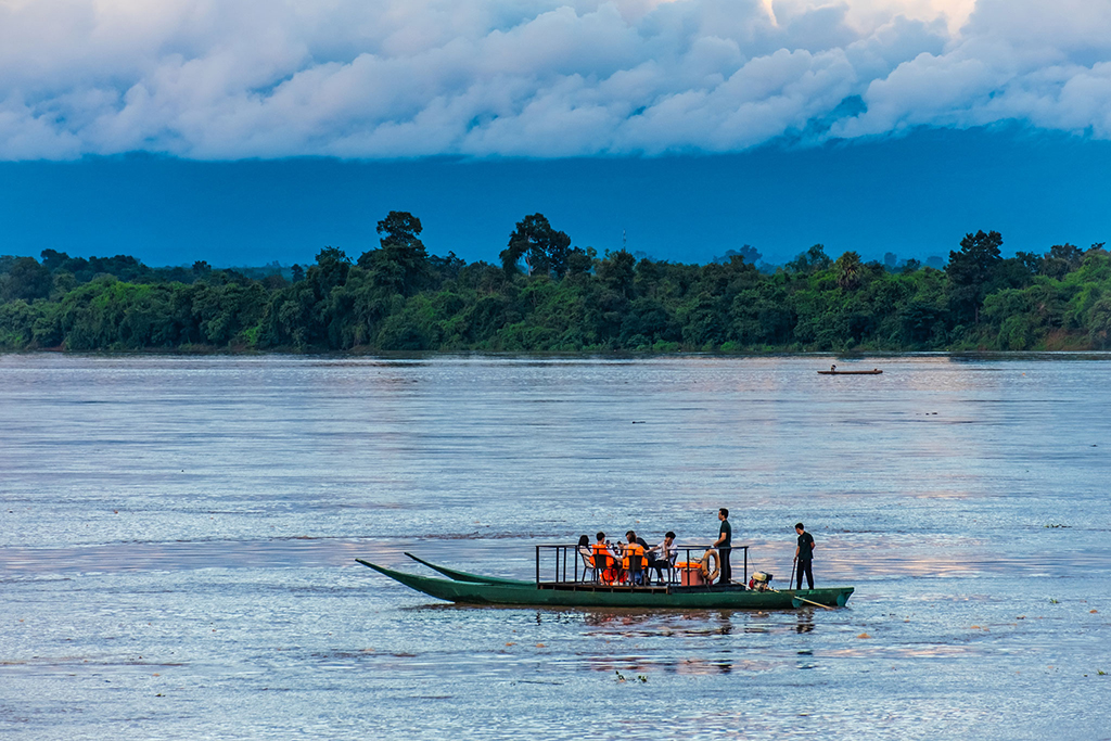 RIVERBOAT JOURNEYS - The River Resort